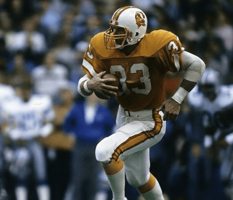 SAD NEWS: Buccaneers Legend Battles Dementia at 73, Loses His Voice but ...