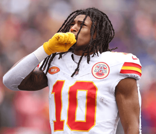 Just Hours After Learning He's Out of Chiefs' Plans, 2x Super Bowl Star ...